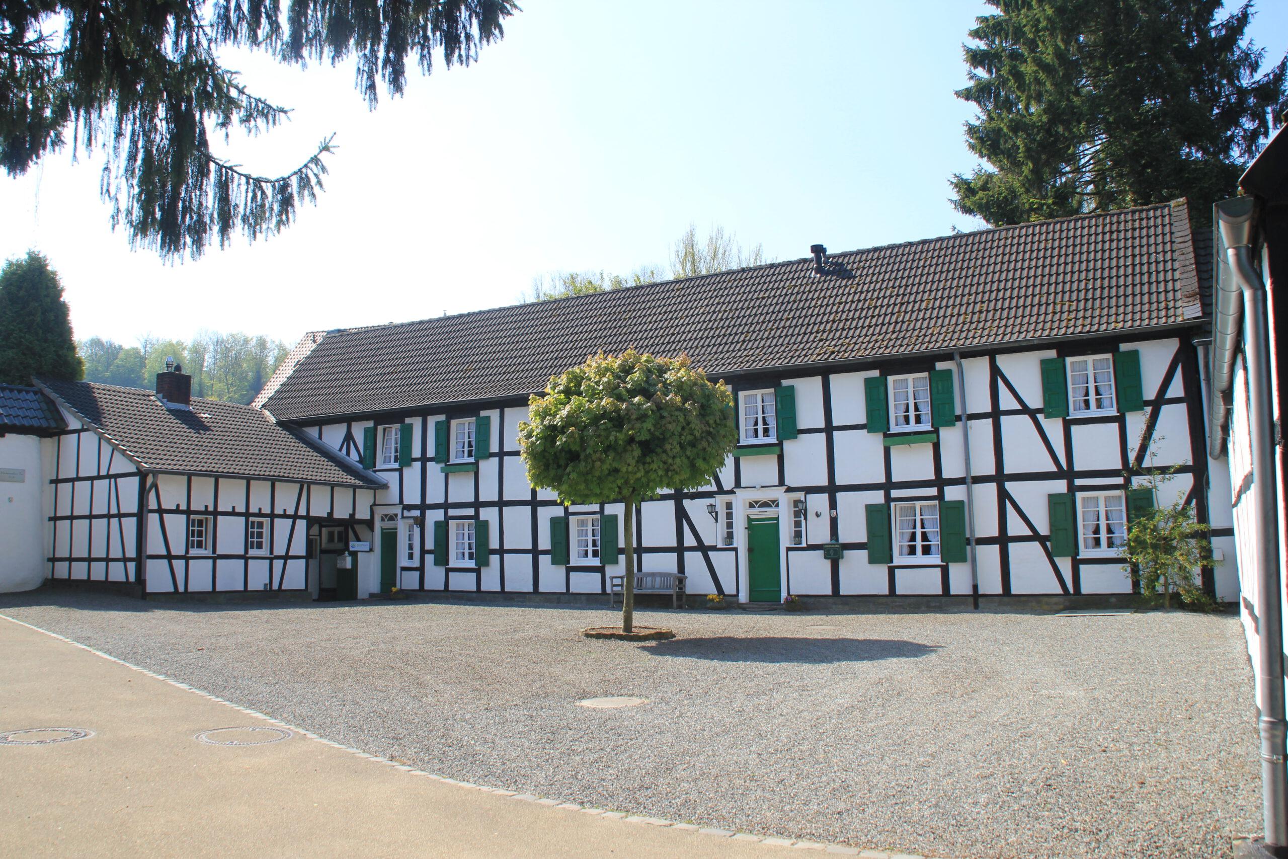 Wirtschaftshof der Burg Zweiffel - Bergischer Geschichtsverein Rhein ...